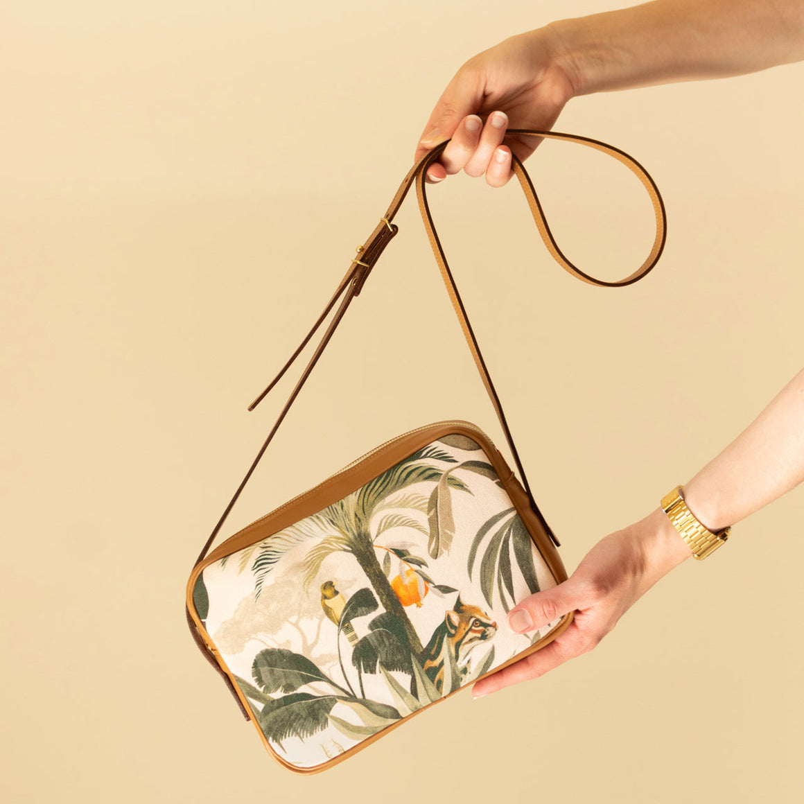 Crossbody Bags For Women Online In Pakistan | Fineur